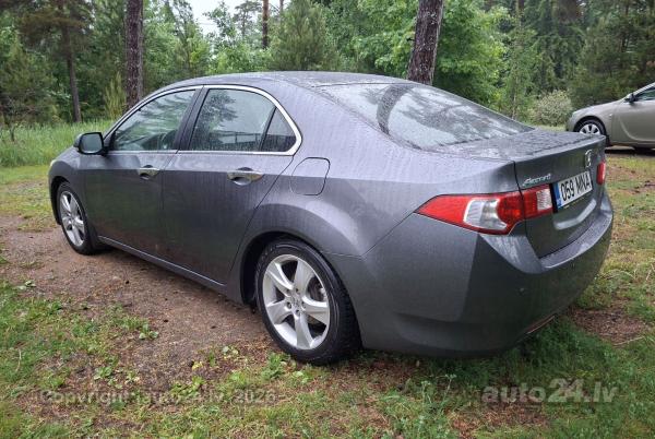 Grey Honda Accord 2009 in Tallinn, with an engine capacity of 2.00 L and mileage of 166 thousand km for 3900 €, photo 4 on AUTOMOTO.COM.LV