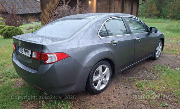 Grey Honda Accord 2009 in Tallinn, with an engine capacity of 2.00 L and mileage of 166 thousand km for 3900 €, photo 6 on AUTOMOTO.COM.LV