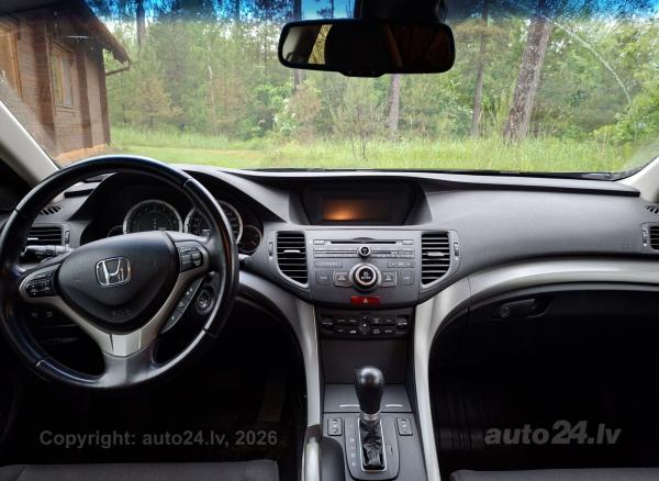 Grey Honda Accord 2009 in Tallinn, with an engine capacity of 2.00 L and mileage of 166 thousand km for 3900 €, photo 7 on AUTOMOTO.COM.LV
