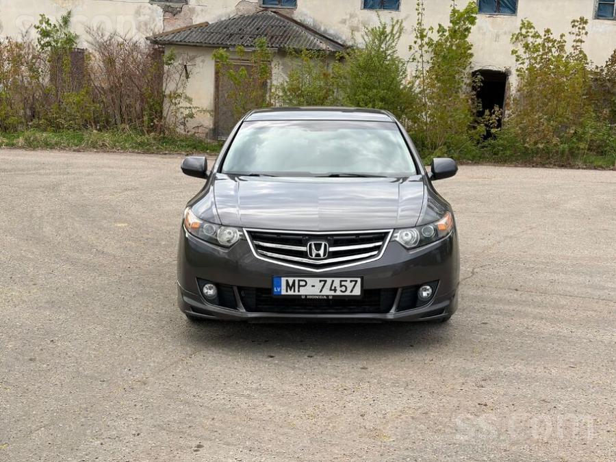Grey Honda Accord 2009 in Madona, with an engine capacity of 2.20 L and mileage of 332 thousand km for 3000 €, photo 3 on AUTOMOTO.COM.LV