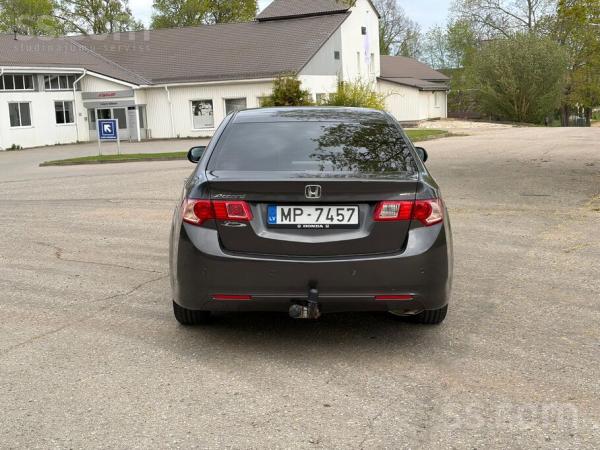 Grey Honda Accord 2009 in Madona, with an engine capacity of 2.20 L and mileage of 332 thousand km for 3000 €, photo 3 on AUTOMOTO.COM.LV