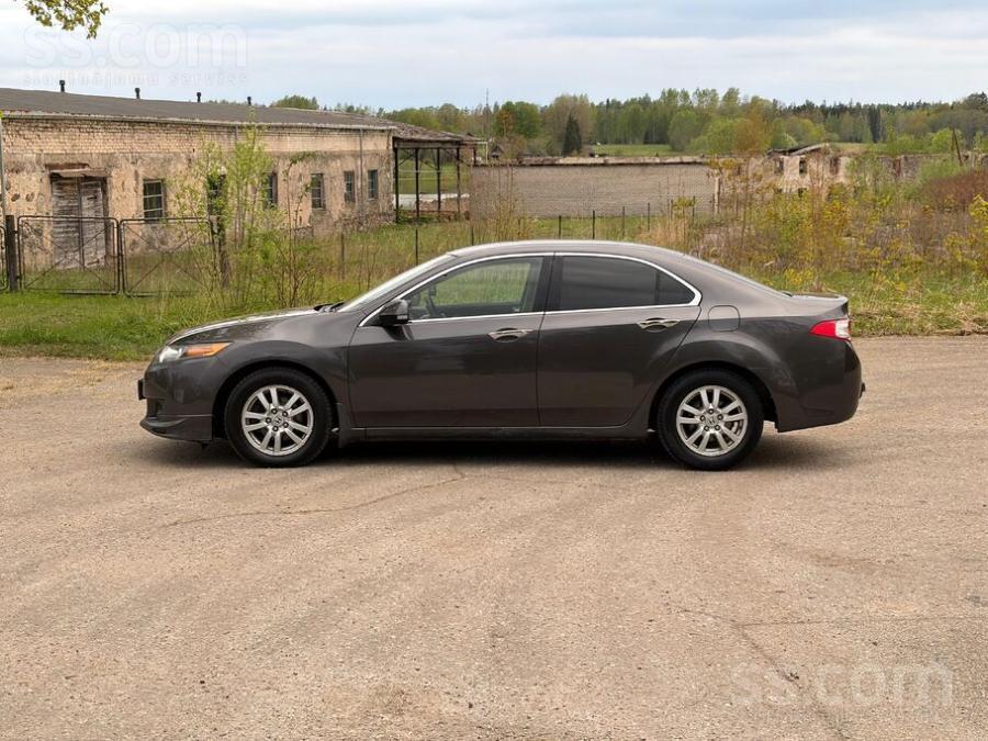 Grey Honda Accord 2009 in Madona, with an engine capacity of 2.20 L and mileage of 332 thousand km for 3000 €, photo 5 on AUTOMOTO.COM.LV