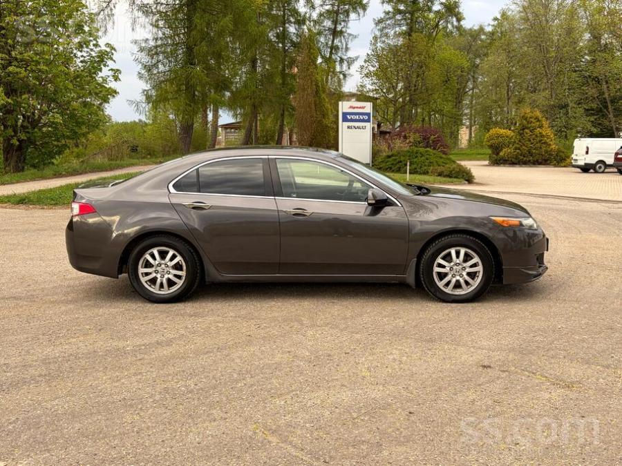 Grey Honda Accord 2009 in Madona, with an engine capacity of 2.20 L and mileage of 332 thousand km for 3000 €, photo 6 on AUTOMOTO.COM.LV
