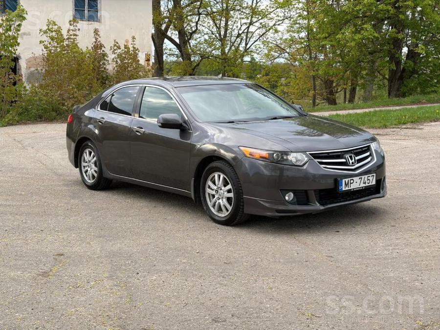 Grey Honda Accord 2009 in Madona, with an engine capacity of 2.20 L and mileage of 332 thousand km for 3000 €, photo 7 on AUTOMOTO.COM.LV