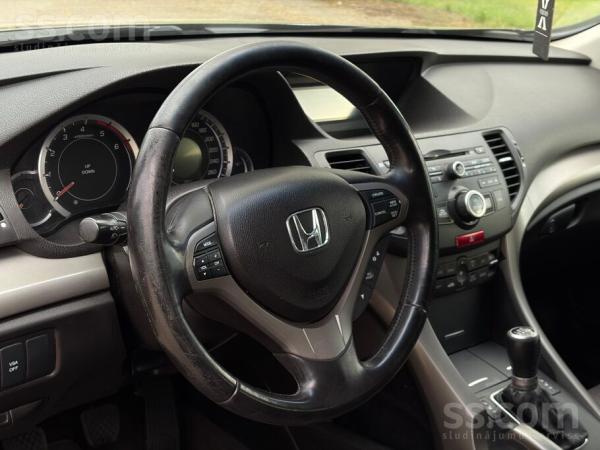 Grey Honda Accord 2009 in Madona, with an engine capacity of 2.20 L and mileage of 332 thousand km for 3000 €, photo 8 on AUTOMOTO.COM.LV