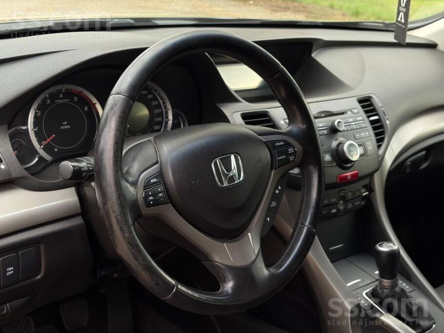 Grey Honda Accord 2009 in Madona, with an engine capacity of 2.20 L and mileage of 332 thousand km for 3000 €, photo 9 on AUTOMOTO.COM.LV