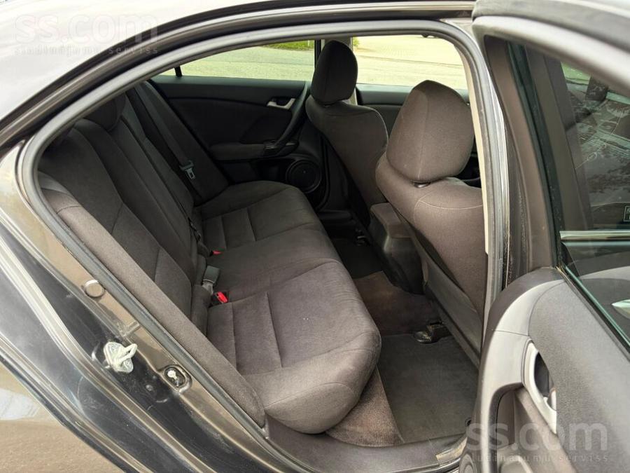 Grey Honda Accord 2009 in Madona, with an engine capacity of 2.20 L and mileage of 332 thousand km for 3000 €, photo 11 on AUTOMOTO.COM.LV
