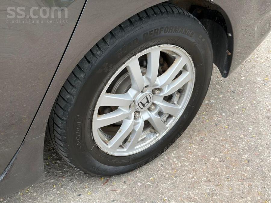 Grey Honda Accord 2009 in Madona, with an engine capacity of 2.20 L and mileage of 332 thousand km for 3000 €, photo 12 on AUTOMOTO.COM.LV