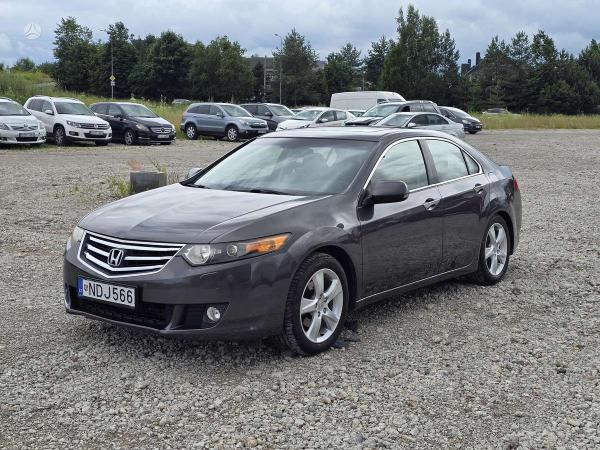Grey Honda Accord 2009 in Vilnius, with an engine capacity of 2.20 L and mileage of 318 thousand km for 3900 €, photo 2 on AUTOMOTO.COM.LV