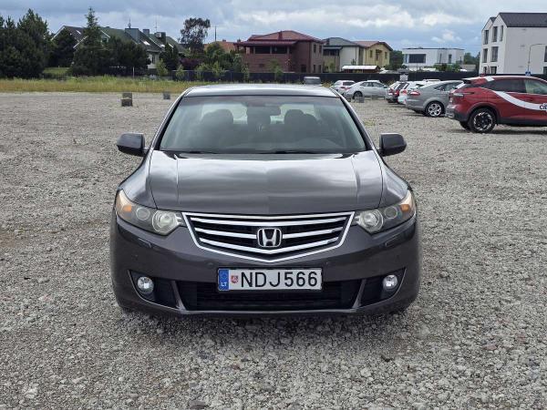 Grey Honda Accord 2009 in Vilnius, with an engine capacity of 2.20 L and mileage of 318 thousand km for 3900 €, photo 3 on AUTOMOTO.COM.LV