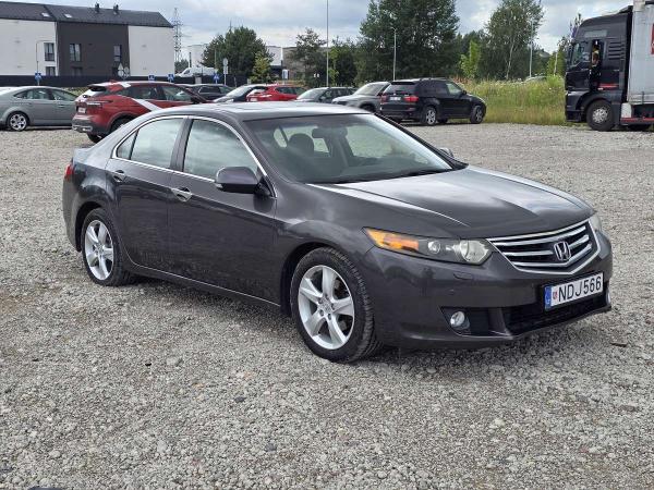 Grey Honda Accord 2009 in Vilnius, with an engine capacity of 2.20 L and mileage of 318 thousand km for 3900 €, photo 4 on AUTOMOTO.COM.LV