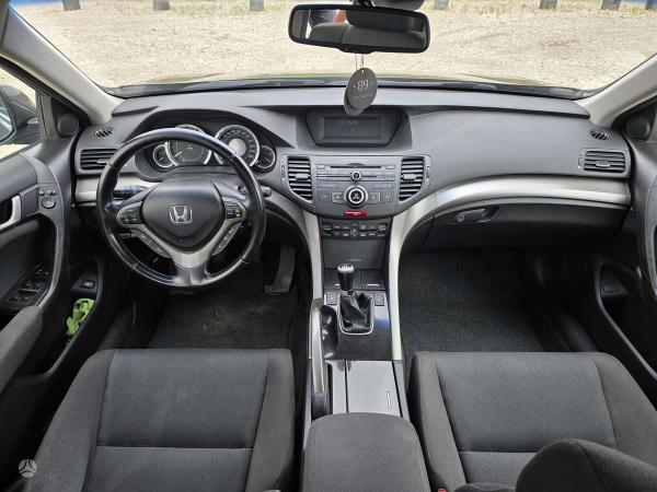 Grey Honda Accord 2009 in Vilnius, with an engine capacity of 2.20 L and mileage of 318 thousand km for 3900 €, photo 8 on AUTOMOTO.COM.LV