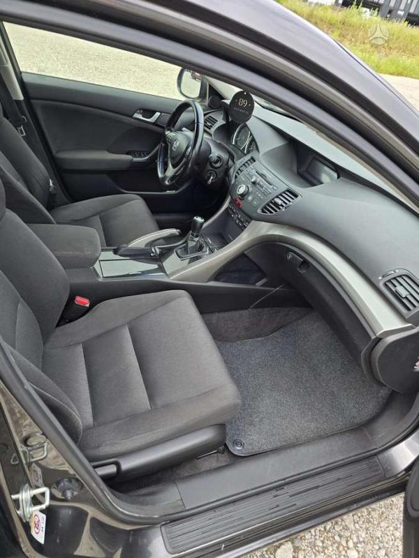 Grey Honda Accord 2009 in Vilnius, with an engine capacity of 2.20 L and mileage of 318 thousand km for 3900 €, photo 9 on AUTOMOTO.COM.LV