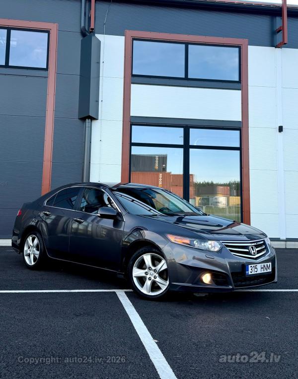Pelēks Honda Accord 2009 Tallina, ar dzinēja tilpumu 2.00 L un nobraukumu 203 tūkst. km par 5999 €, foto 1 vietnē AUTOMOTO.COM.LV