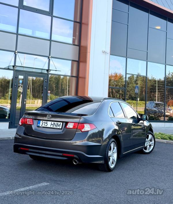 Pelēks Honda Accord 2009 Tallina, ar dzinēja tilpumu 2.00 L un nobraukumu 203 tūkst. km par 5999 €, foto 2 vietnē AUTOMOTO.COM.LV
