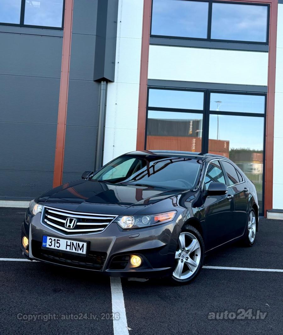 Grey Honda Accord 2009 in Tallinn, with an engine capacity of 2.00 L and mileage of 203 thousand km for 5999 €, photo 4 on AUTOMOTO.COM.LV