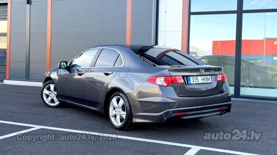 Grey Honda Accord 2009 in Tallinn, with an engine capacity of 2.00 L and mileage of 203 thousand km for 5999 €, photo 6 on AUTOMOTO.COM.LV