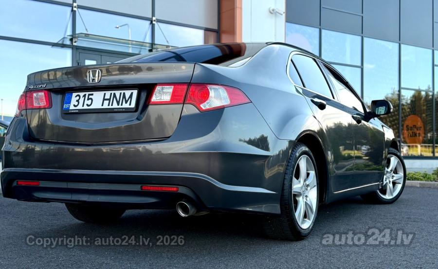 Grey Honda Accord 2009 in Tallinn, with an engine capacity of 2.00 L and mileage of 203 thousand km for 5999 €, photo 12 on AUTOMOTO.COM.LV