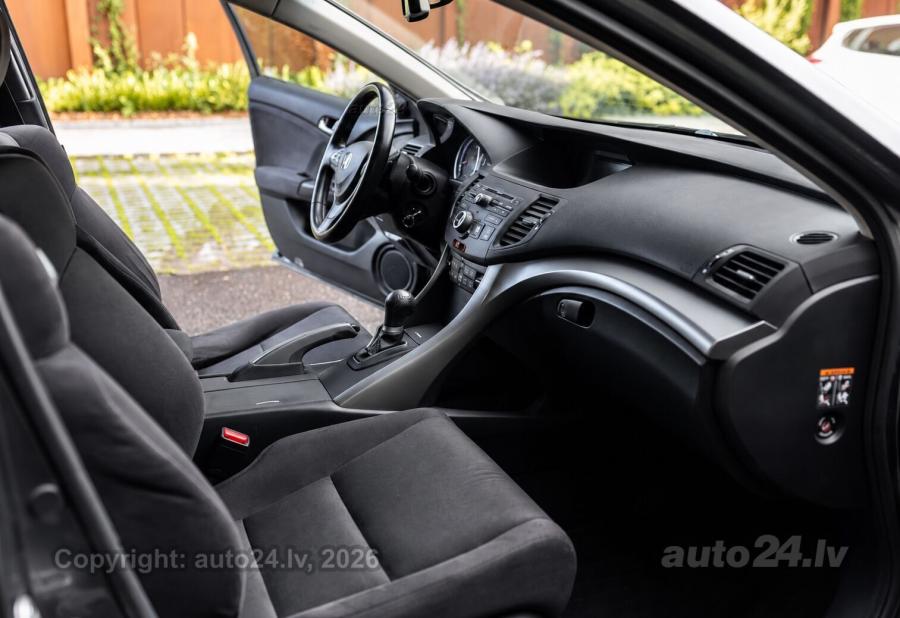 Grey Honda Accord 2009 in Tallinn, with an engine capacity of 2.00 L and mileage of 203 thousand km for 5999 €, photo 23 on AUTOMOTO.COM.LV