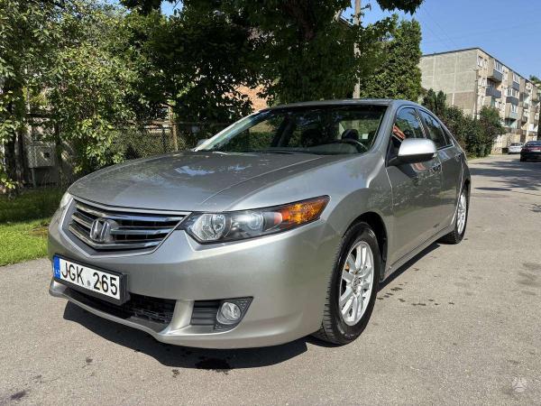 Grey Honda Accord 2009 in Kaunas, with an engine capacity of 2.20 L and mileage of 300 thousand km for 2950 €, photo 2 on AUTOMOTO.COM.LV