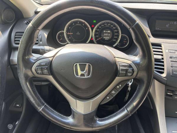 Grey Honda Accord 2009 in Kaunas, with an engine capacity of 2.20 L and mileage of 300 thousand km for 2950 €, photo 10 on AUTOMOTO.COM.LV
