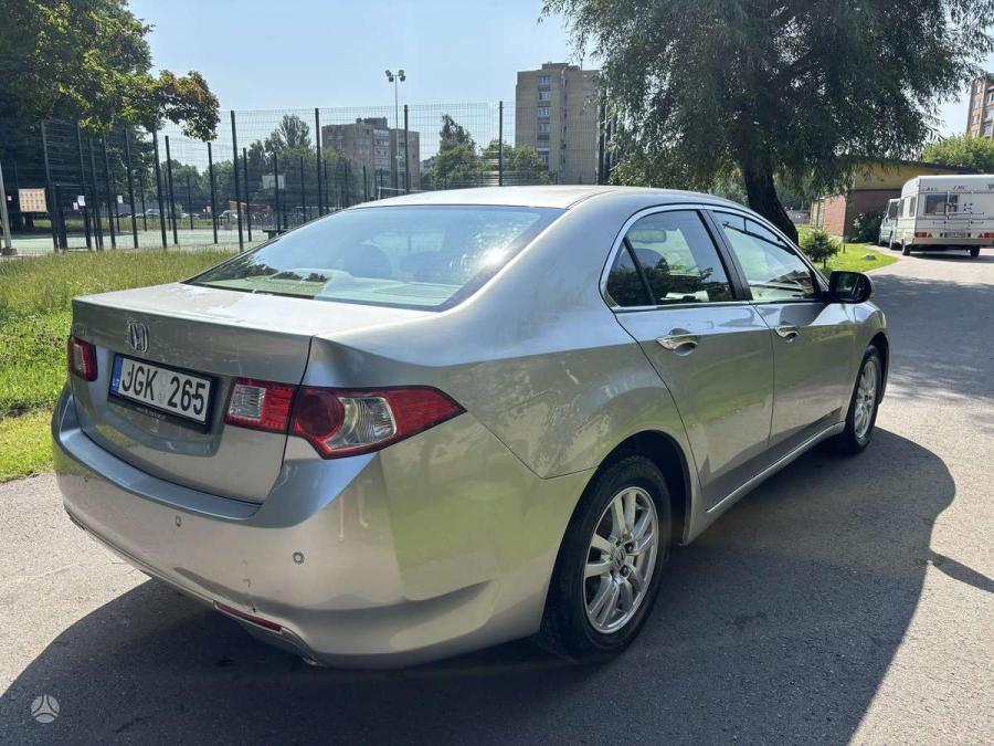 Grey Honda Accord 2009 in Kaunas, with an engine capacity of 2.20 L and mileage of 300 thousand km for 2950 €, photo 6 on AUTOMOTO.COM.LV