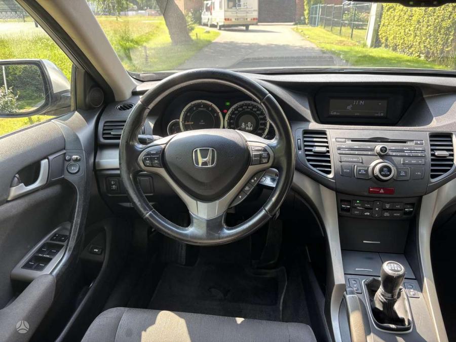 Grey Honda Accord 2009 in Kaunas, with an engine capacity of 2.20 L and mileage of 300 thousand km for 2950 €, photo 10 on AUTOMOTO.COM.LV