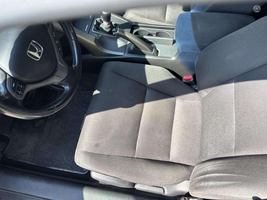 Grey Honda Accord 2009 in Kaunas, with an engine capacity of 2.20 L and mileage of 300 thousand km for 2950 €, photo 15 on AUTOMOTO.COM.LV