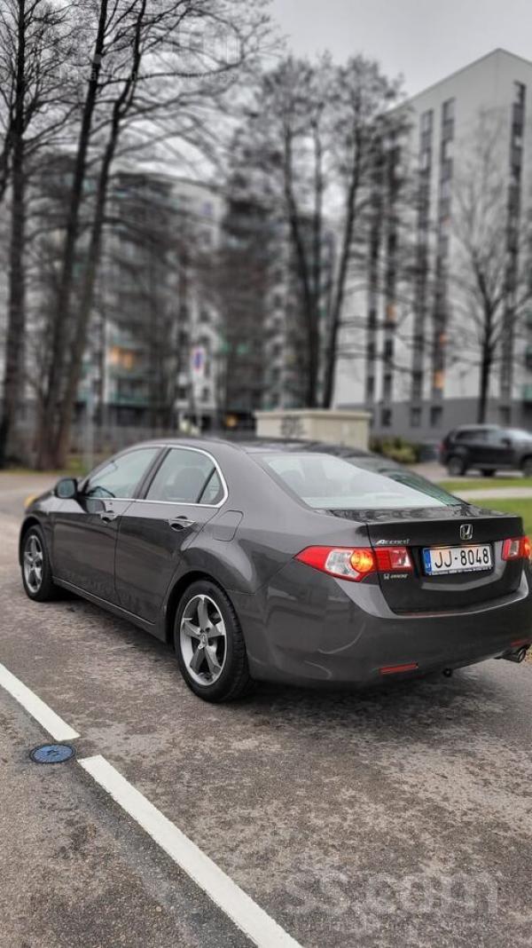 Pelēks Honda Accord 2009 Rīga, ar dzinēja tilpumu 2.00 L un nobraukumu 179 tūkst. km par 3200 €, foto 1 vietnē AUTOMOTO.COM.LV