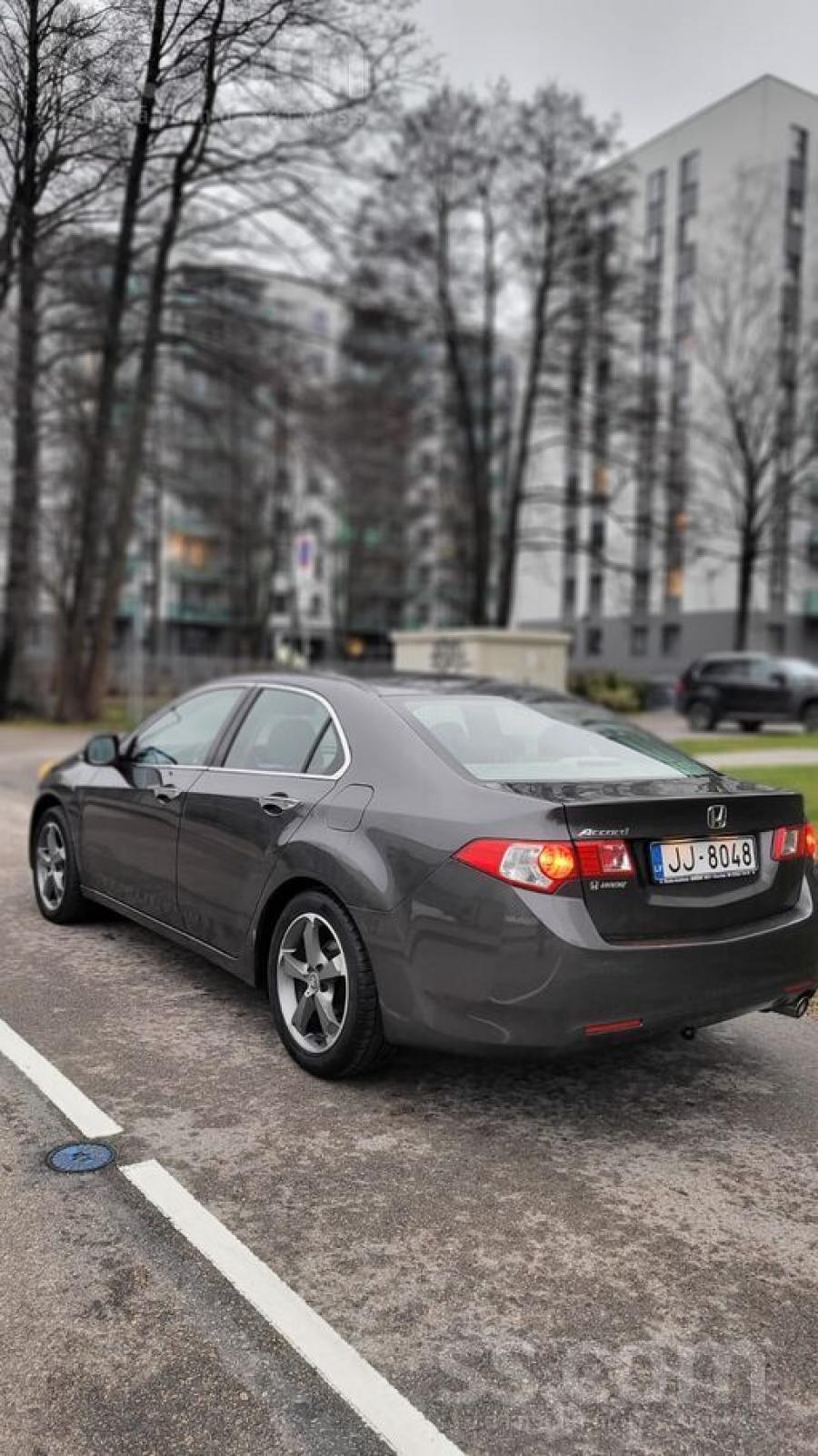 Pelēks Honda Accord 2009 Rīga, ar dzinēja tilpumu 2.00 L un nobraukumu 179 tūkst. km par 3200 €, foto 1 vietnē AUTOMOTO.COM.LV
