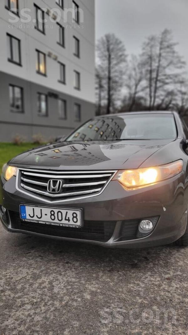 Pelēks Honda Accord 2009 Rīga, ar dzinēja tilpumu 2.00 L un nobraukumu 179 tūkst. km par 3200 €, foto 3 vietnē AUTOMOTO.COM.LV