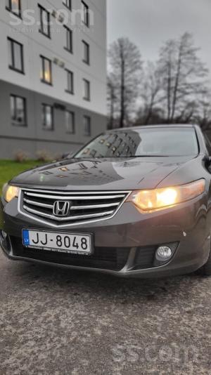 Pelēks Honda Accord 2009 Rīga, ar dzinēja tilpumu 2.00 L un nobraukumu 179 tūkst. km par 3200 €, foto 4 vietnē AUTOMOTO.COM.LV