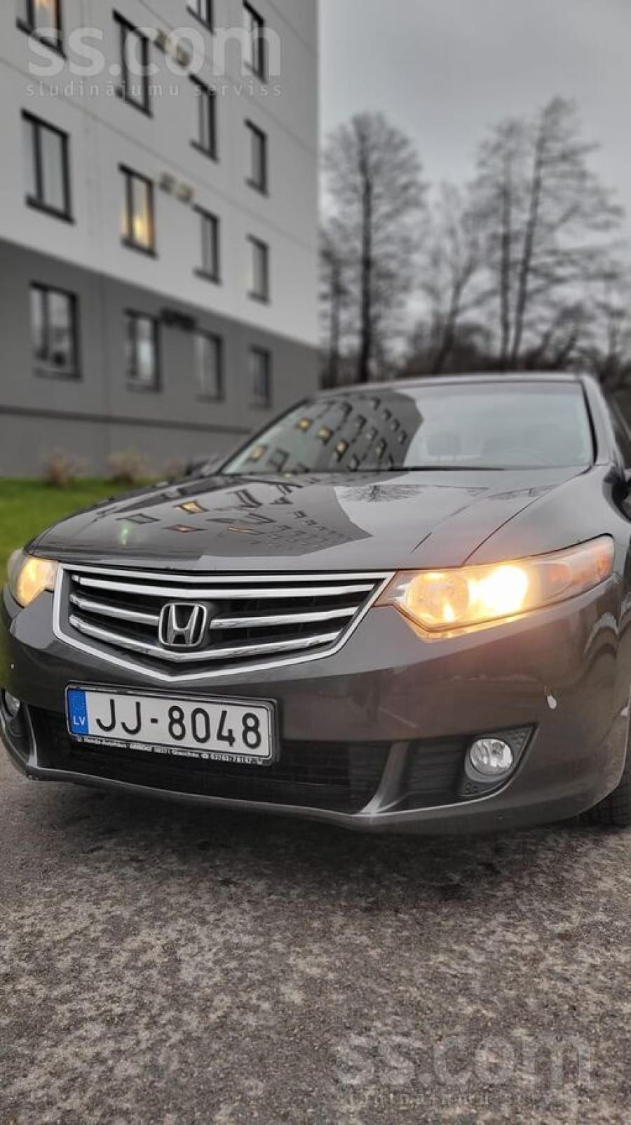 Pelēks Honda Accord 2009 Rīga, ar dzinēja tilpumu 2.00 L un nobraukumu 179 tūkst. km par 3200 €, foto 4 vietnē AUTOMOTO.COM.LV