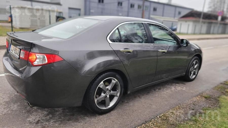Pelēks Honda Accord 2009 Rīga, ar dzinēja tilpumu 2.00 L un nobraukumu 179 tūkst. km par 3200 €, foto 6 vietnē AUTOMOTO.COM.LV