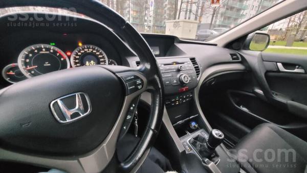 Pelēks Honda Accord 2009 Rīga, ar dzinēja tilpumu 2.00 L un nobraukumu 179 tūkst. km par 3200 €, foto 9 vietnē AUTOMOTO.COM.LV