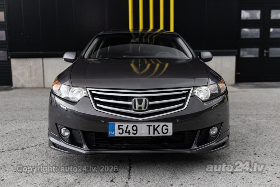 Pelēks Honda Accord 2009 Tallina, ar dzinēja tilpumu 2.20 L un nobraukumu 300 tūkst. km par 3498 €, foto 1 vietnē AUTOMOTO.COM.LV