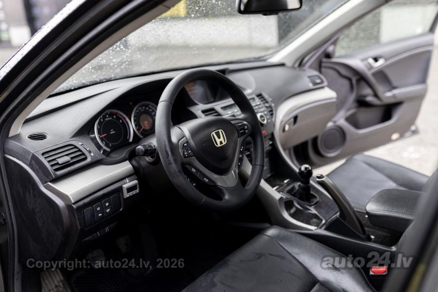Pelēks Honda Accord 2009 Tallina, ar dzinēja tilpumu 2.20 L un nobraukumu 300 tūkst. km par 3498 €, foto 9 vietnē AUTOMOTO.COM.LV