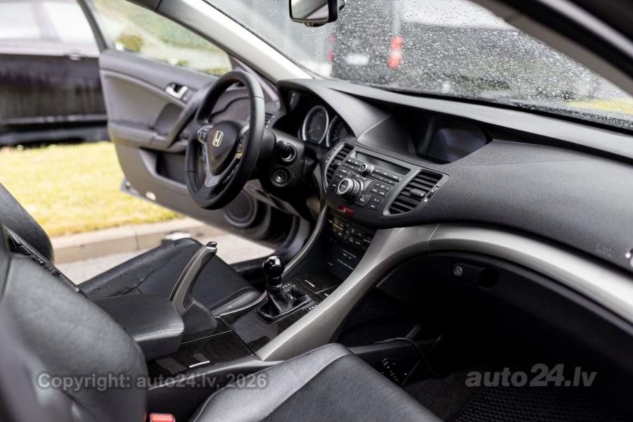 Pelēks Honda Accord 2009 Tallina, ar dzinēja tilpumu 2.20 L un nobraukumu 300 tūkst. km par 3498 €, foto 10 vietnē AUTOMOTO.COM.LV