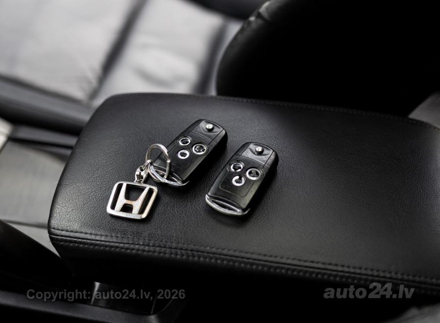 Pelēks Honda Accord 2009 Tallina, ar dzinēja tilpumu 2.20 L un nobraukumu 300 tūkst. km par 3498 €, foto 13 vietnē AUTOMOTO.COM.LV