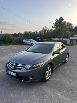 Pelēks Honda Accord 2009 Viļņa, ar dzinēja tilpumu 2.35 L un nobraukumu 346 tūkst. km par 3300 €, foto  vietnē AUTOMOTO.COM.LV