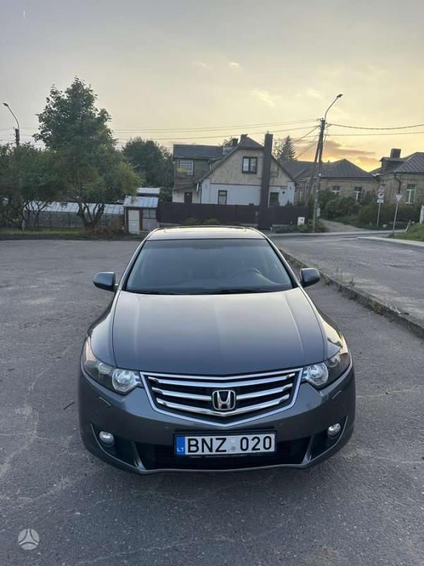 Pelēks Honda Accord 2009 Viļņa, ar dzinēja tilpumu 2.35 L un nobraukumu 346 tūkst. km par 3300 €, foto 3 vietnē AUTOMOTO.COM.LV
