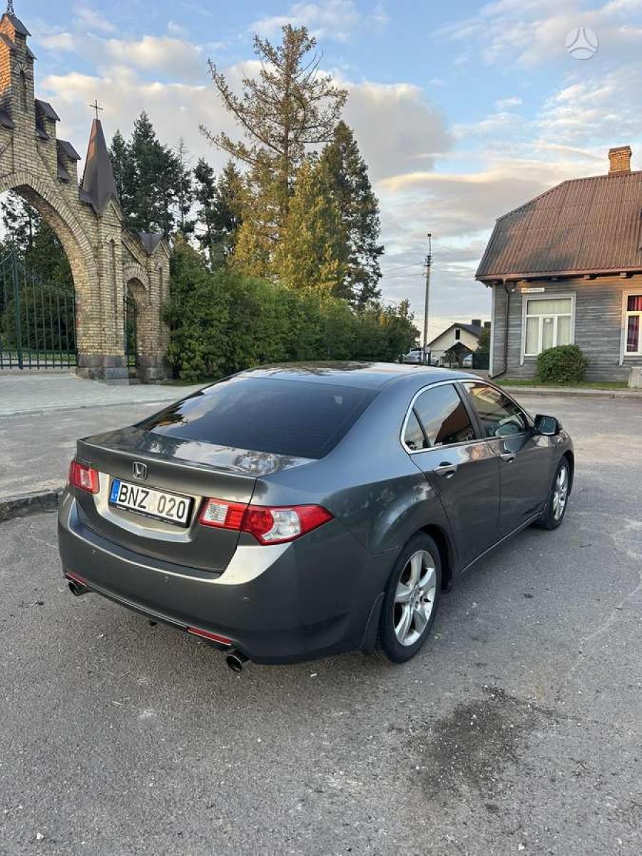 Grey Honda Accord 2009 in Vilnius, with an engine capacity of 2.35 L and mileage of 346 thousand km for 3300 €, photo 6 on AUTOMOTO.COM.LV