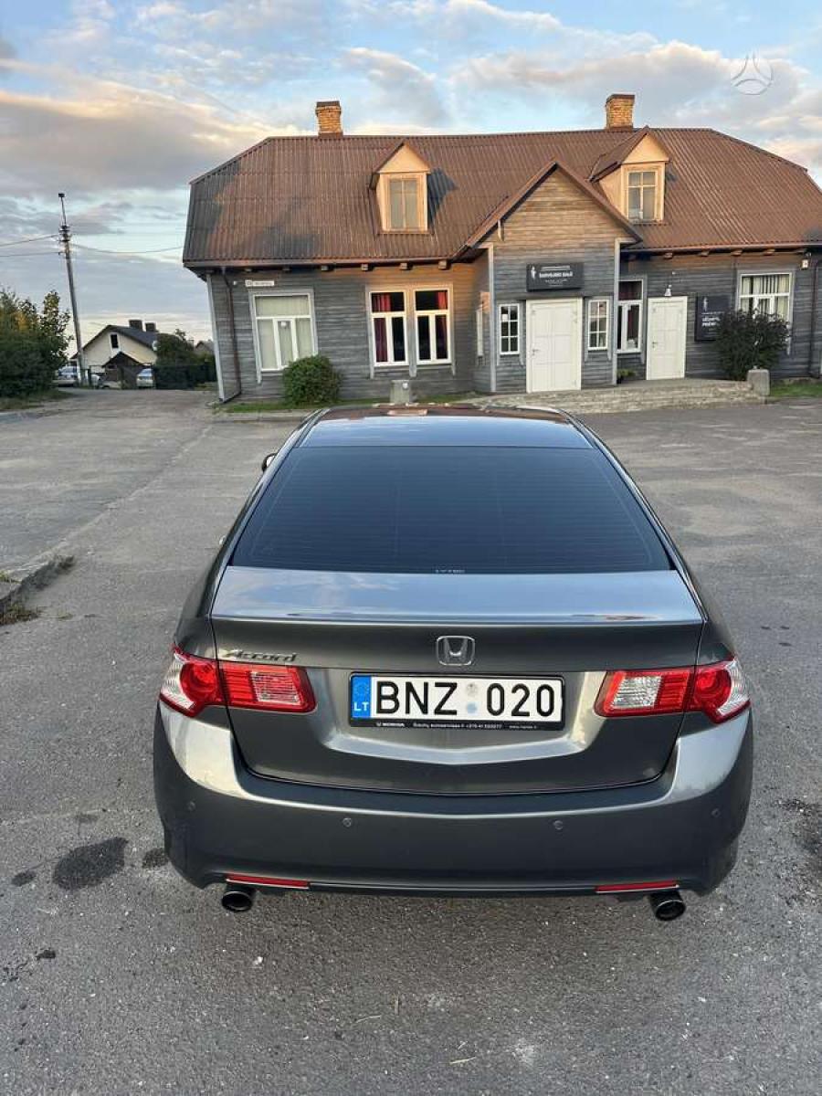 Grey Honda Accord 2009 in Vilnius, with an engine capacity of 2.35 L and mileage of 346 thousand km for 3300 €, photo 7 on AUTOMOTO.COM.LV