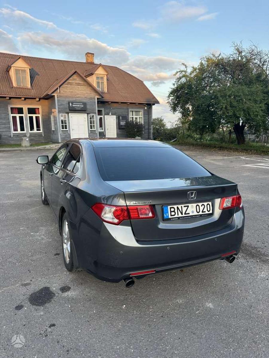 Grey Honda Accord 2009 in Vilnius, with an engine capacity of 2.35 L and mileage of 346 thousand km for 3300 €, photo 8 on AUTOMOTO.COM.LV