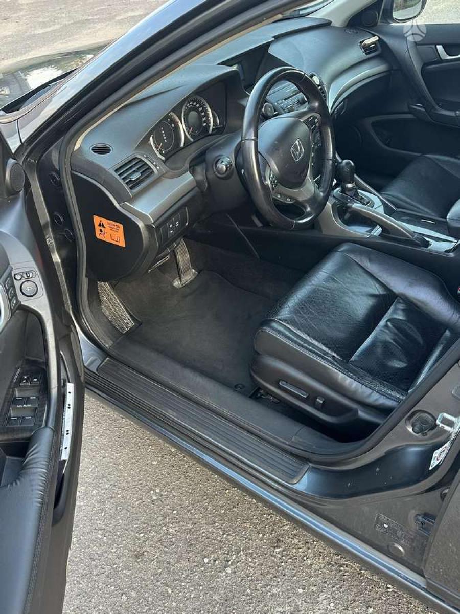 Grey Honda Accord 2009 in Vilnius, with an engine capacity of 2.35 L and mileage of 346 thousand km for 3300 €, photo 11 on AUTOMOTO.COM.LV