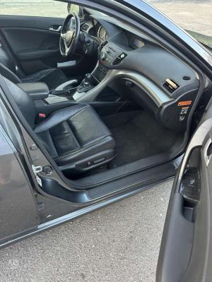 Grey Honda Accord 2009 in Vilnius, with an engine capacity of 2.35 L and mileage of 346 thousand km for 3300 €, photo 13 on AUTOMOTO.COM.LV