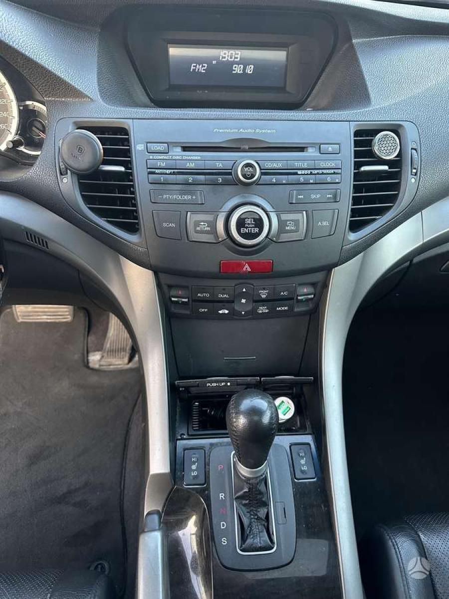 Grey Honda Accord 2009 in Vilnius, with an engine capacity of 2.35 L and mileage of 346 thousand km for 3300 €, photo 19 on AUTOMOTO.COM.LV