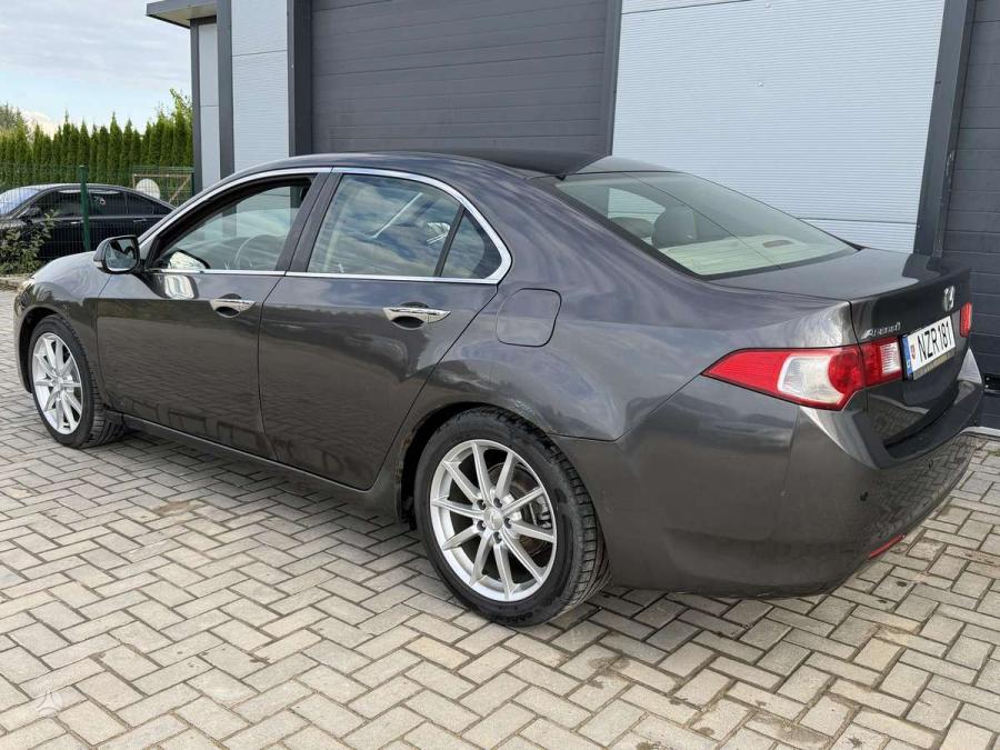 Pelēks Honda Accord 2009 Viļņa, ar dzinēja tilpumu 2.20 L un nobraukumu 363 tūkst. km par 1450 €, foto 10 vietnē AUTOMOTO.COM.LV