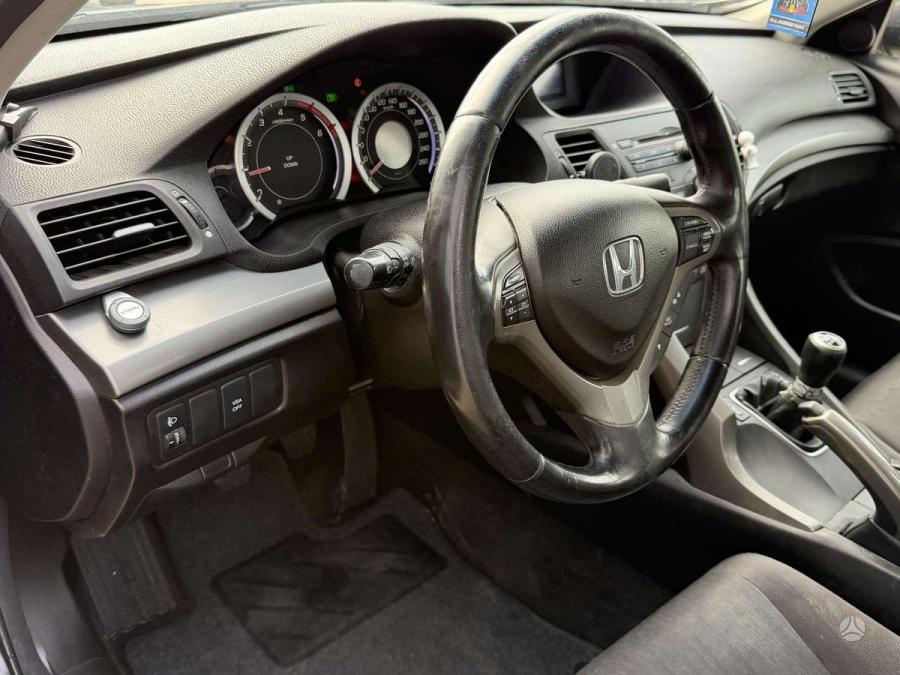 Pelēks Honda Accord 2009 Viļņa, ar dzinēja tilpumu 2.20 L un nobraukumu 363 tūkst. km par 1450 €, foto 16 vietnē AUTOMOTO.COM.LV