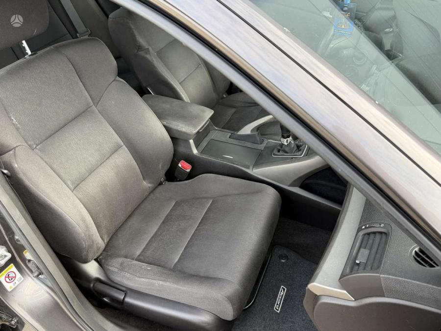 Pelēks Honda Accord 2009 Viļņa, ar dzinēja tilpumu 2.20 L un nobraukumu 363 tūkst. km par 1450 €, foto 20 vietnē AUTOMOTO.COM.LV